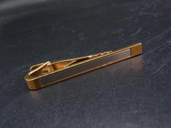 商品情報 ブランド名 dunhill ダンヒル 状態ランク ABランク(美品) ライン カラーゴールド系×シルバー系 素材 サイズ(cm) 全長:約5.8cm サイズ(inch) 全長:約2.28inch ポケット 付属品画像内にあるものが...