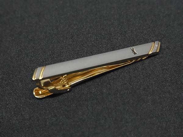商品情報 ブランド名 YVESSAINTLAURENT イヴサンローラン 状態ランク Bランク ライン カラーシルバー系×ゴールド系 素材 サイズ(cm) 全長:約5.4cm幅:約0.5cm サイズ(inch) 全長:約2.13inch ポ...