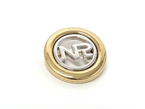商品情報 ブランド名 NINA RICCI ニナリッチ 状態ランク ABランク(美品) ライン カラーゴールド系×シルバー系 素材 サイズ(cm) W 約2.6cm　H 約2.7cm サイズ(inch) W 約1.02inch　H 約1.0...