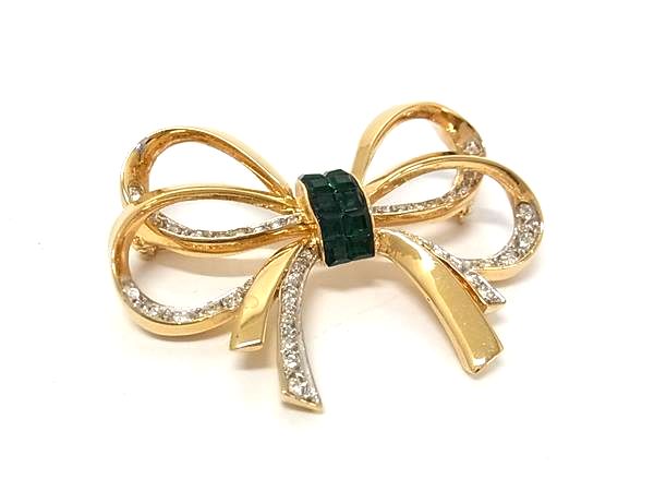商品情報 ブランド名 NINA RICCI ニナリッチ 状態ランク ABランク(美品) ライン カラーゴールド系×グリーン系 素材 サイズ(cm) W 約5.4cm　H 約4cm サイズ(inch) W 約2.13inch　H 約1.57i...