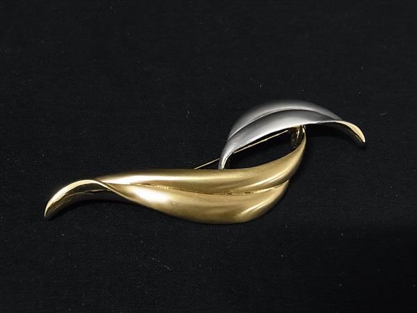 商品情報 ブランド名 pierre cardin ピエールカルダン 状態ランク Aランク(極美品) ライン カラーゴールド系×シルバー系 素材 サイズ W 約8.7cm　H 約3cm ポケット 付属品画像内にあるものが全てになります シリア...