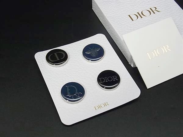 商品情報 ブランド名 ChristianDior クリスチャンディオール 状態ランク Aランク(美品) ライン カラーネイビー系×ブラック系 素材 サイズ(cm) W 約2.6cm　H 約2.6cm サイズ(inch) ポケット 付属品画像...