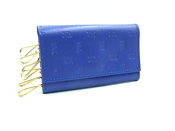 商品情報 ブランド名 NINA RICCI ニナリッチ 状態ランク Bランク ライン カラーブルー系 素材 レザー サイズ(cm) W 約10cm　H 約6cm　D 約1cm サイズ(inch) ポケット中 ポケット×2 付属品画像内にある...