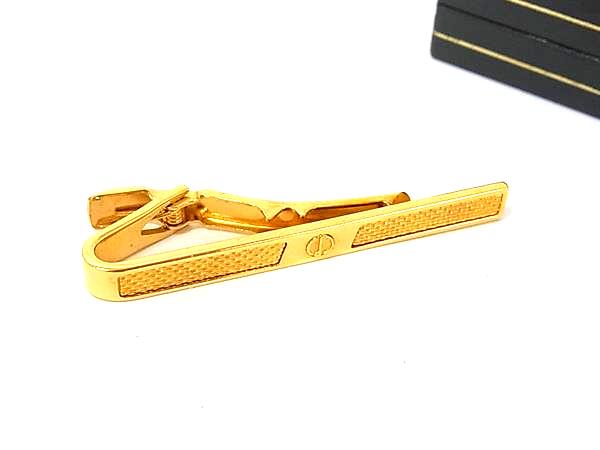 商品情報 ブランド名 dunhill ダンヒル 状態ランク Bランク ライン カラーゴールド系 素材 サイズ(cm) W 約5.8cm サイズ(inch) W 約2.28inch ポケット 付属品画像内にあるものが全てになります シリアル及...