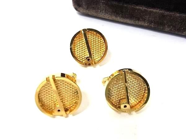 商品情報 ブランド名 dunhill ダンヒル 状態ランク Bランク ライン カラーゴールド系 素材 サイズ カフス：W 約1.9cm　H 約1.9cmタイピン：全長 約2cm ポケット 付属品画像内にあるものが全てになります シリアル及び...