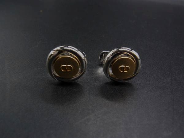 商品情報 ブランド名 VALENTINO GARAVANI ヴァレンティノ ガラヴァーニ 状態ランク ABランク(美品) ライン カラーシルバー系×ゴールド系 素材 サイズ W 約1.2cm　H 約1.8cm ポケット 付属品画像内にあるも...