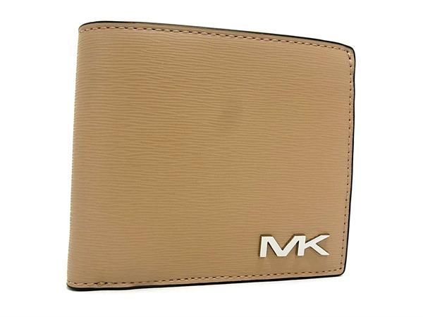 商品情報 ブランド名 MICHAEL KORS マイケルコース 状態ランク Sランク(未使用品) ライン カラーベージュ系 素材 レザー サイズ W 約10.5cm　H 約9.5cm　D 約1cm ポケット中 ポケット×2　札入れ×2　カー...