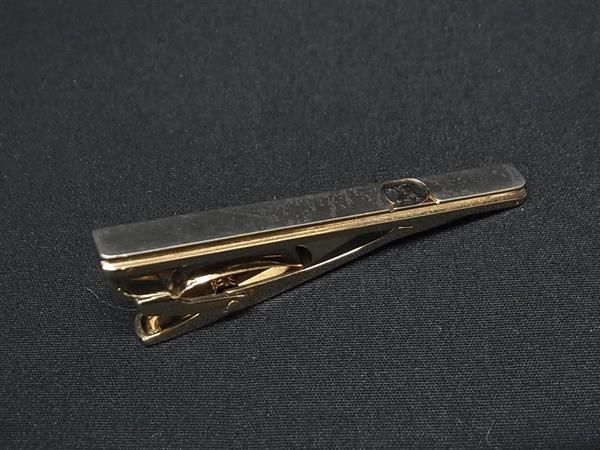 商品情報 ブランド名 CELINE セリーヌ 状態ランク ABランク(美品) ライン カラーシルバー系 素材 サイズ 全長:約5cm ポケット 付属品画像内にあるものが全てになります シリアル及び刻印 状態使用感　擦れ小　くすみ □□□　状...