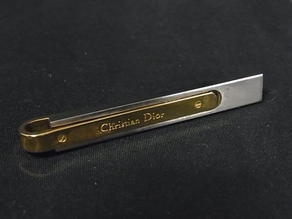 商品情報 ブランド名 ChristianDior ディオール 状態ランク Bランク ライン カラーシルバー系×ゴールド系 素材 サイズ 全長:約5cm幅:約0.6cm ポケット 付属品画像内にあるものが全てになります シリアル及び刻印 状態...