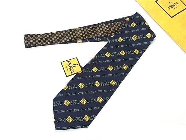 商品情報 ブランド名 FENDI フェンディ 状態ランク Sランク(展示品) ライン カラーネイビー系 素材 シルク100% サイズ 全長：約140cm剣幅：約10cm ポケット 付属品画像内にあるものが全てになります シリアル及び刻印 状...