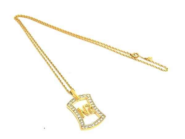 商品情報 ブランド名 NINA RICCI ニナリッチ 状態ランク Aランク(美品) ライン カラーゴールド系 素材 サイズ 全長:約61.7cmトップ:W 約2.3cm　H 約4.2cm ポケット 付属品画像内にあるものが全てになります ...