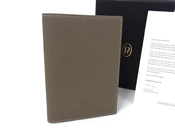 商品情報 ブランド名 PARMIGIANI FLEURIER パルミジャーニ フルリエ 状態ランク SAランク(新品同様) ライン カラーグレージュ系 素材 レザー サイズ W 約11cm　H 約14.7cm　D 約1.3cm ポケット中 ...