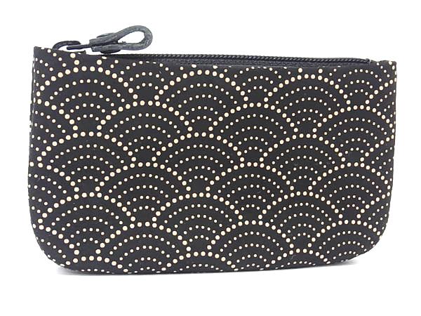 商品情報 ブランド名 INDEN-YA 印傳屋 インデンヤ 状態ランク Aランク(極美品) ライン カラーブラック系 素材 鹿革 サイズ W 約10.5cm　H 約6cm　D 約1cm ポケット外 ポケット×2 付属品画像内にあるものが全て...