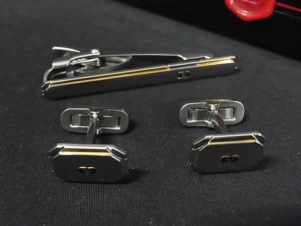 商品情報 ブランド名 VALENTINO GARAVANI ヴァレンティノ ガラヴァーニ 状態ランク Aランク(極美品) ライン カラーシルバー系×ゴールド系 素材 サイズ(cm) カフス:W 約1.5cm　H 約1.2cmネクタイピン:全...