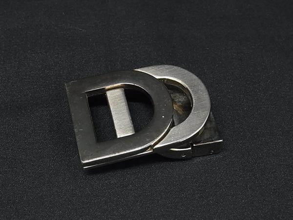 商品情報 ブランド名 dunhill ダンヒル 状態ランク Bランク ライン カラーシルバー系 素材 サイズ(cm) W 約5.3cm　H 約3.2cm サイズ(inch) W 約2.09inch　H 約1.26inch ポケット 付属品画...