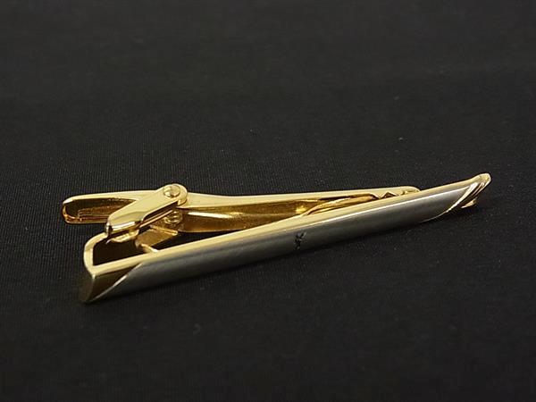 商品情報 ブランド名 YVESSAINTLAURENT イヴサンローラン 状態ランク ABランク(美品) ライン カラーゴールド系 素材 サイズ(cm) 全長:約5.3cm幅:約0.4cm サイズ(inch) 全長:約2.09inch ポケ...