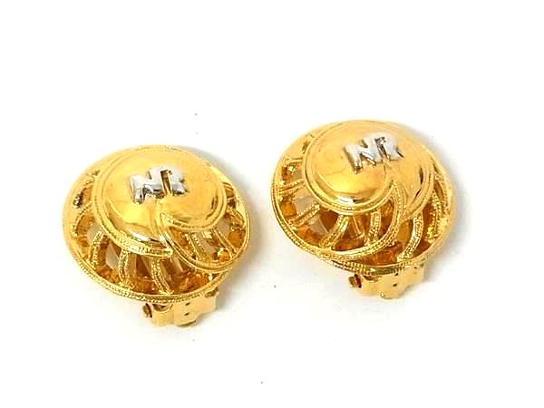 商品情報 ブランド名 NINA RICCI ニナリッチ 状態ランク Aランク(美品) ライン カラーゴールド系 素材 サイズ W 約2.1cm　H 約2.1cm ポケット 付属品画像内にあるものが全てになります シリアル及び刻印 状態使用感...