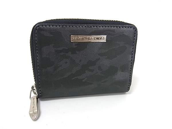 商品情報 ブランド名 Samantha KINGZ サマンサキングズ 状態ランク SAランク(新品同様) ライン カラーグレー系 素材 PVC サイズ W 約10.2cm　H 約7.8cm　D 約2.1cm ポケット中 ポケット×2　小銭入...