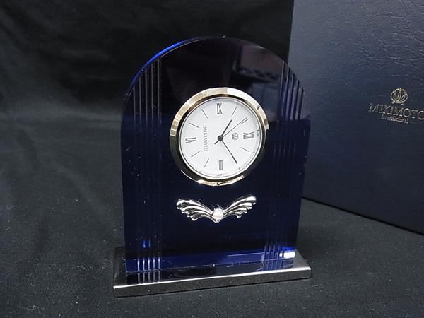 商品情報 ブランド名 MIKIMOTO ミキモト 状態ランク Aランク(美品) ライン カラーシルバー系×クリアブルー系 素材 サイズ(cm) W (底面)約8cm　H (中央部)約9.5cm　D 約1.5cmパール:約4mm サイズ(in...