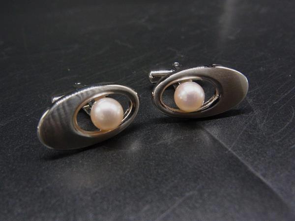 商品情報 ブランド名 状態ランク ABランク ライン カラーシルバー系 素材 SV925 サイズ(cm) W 約2cm　H 約1cm サイズ(inch) W 約0.79inch　H 約0.39inch ポケット 付属品画像内にあるものが全て...