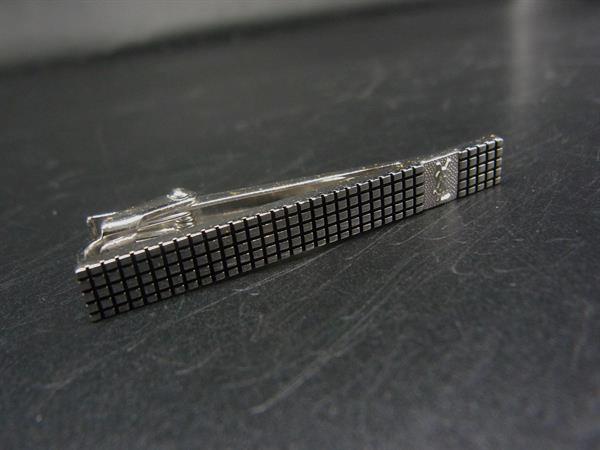 商品情報 ブランド名 YVESSAINTLAURENT イヴサンローラン 状態ランク ABランク(美品) ライン カラーシルバー系 素材 サイズ(cm) 全長:約5.2cm サイズ(inch) 全長:約2.05inch ポケット 付属品画像...