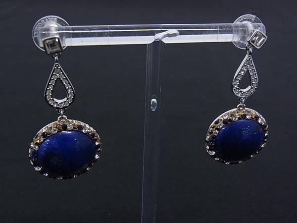 商品情報 ブランド名 SWAROVSKI スワロフスキー 状態ランク Bランク ライン カラーブルー系×シルバー系 素材 サイズ(cm) 全長:約4.5cmW 約2cm　H 約2cm サイズ(inch) 全長:約1.77inchW 約0.7...