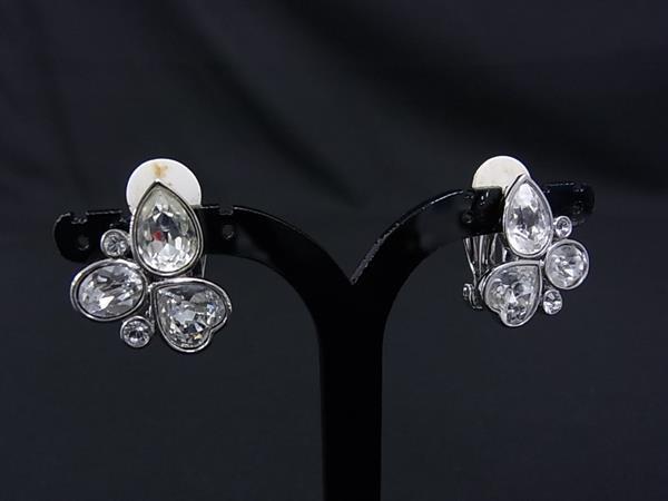 商品情報 ブランド名 SWAROVSKI スワロフスキー 状態ランク Bランク ライン カラーシルバー系 素材 サイズ(cm) W 約2cm　H 約2.2cm サイズ(inch) W 約0.79inch　H 約0.87inch ポケット 付...