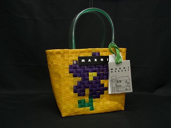 商品情報 ブランド名 MARNI マルニ 状態ランク Aランク(極美品) ライン カラーマルチカラー 素材 ポリプロピレン×レザー サイズ(cm) W 約21.5cm　H 約21cm　D 約14cm サイズ(inch) ポケット 付属品画像...