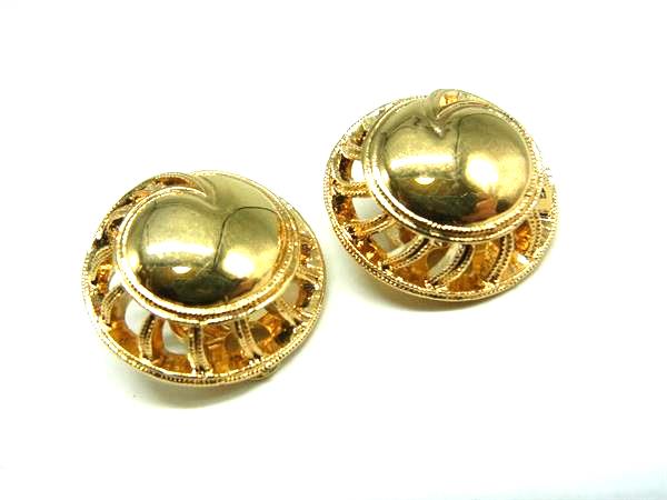 商品情報 ブランド名 NINA RICCI ニナリッチ 状態ランク ABランク(美品) ライン カラーゴールド系 素材 サイズ W 約2.2cm　H 約2.2cm ポケット 付属品画像内にあるものが全てになります シリアル及び刻印 状態使用...