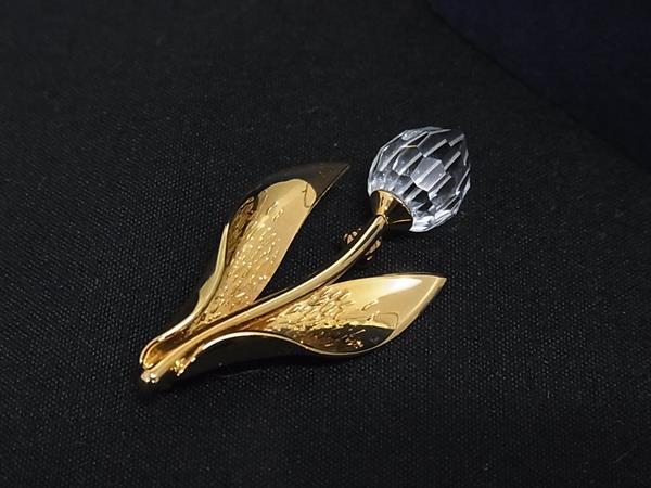 商品情報 ブランド名 SWAROVSKI スワロフスキー 状態ランク SAランク(新品同様) ライン カラーゴールド系×クリア 素材 サイズ(cm) W 約4.2cm　H 約1.9cm サイズ(inch) W 約1.65inch　H 約0....