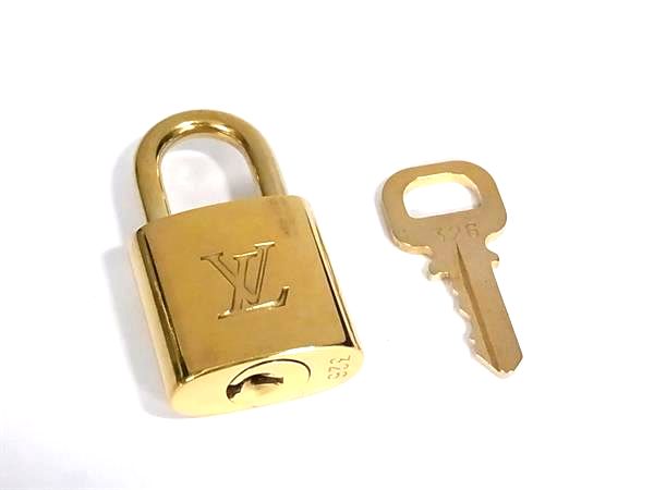 商品情報 ブランド名 LOUIS VUITTON ルイヴィトン 状態ランク ABランク(美品) ライン カラーゴールド系 素材 サイズ(cm) W 約2.1cm　H 約3.7cm　D 約1cm サイズ(inch) ポケット 付属品画像内にあ...