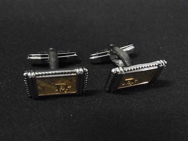 商品情報 ブランド名 ChristianDior クリスチャンディオール 状態ランク Bランク ライン カラーシルバー系×ゴールド系 素材 サイズ W 約1.9cm　H 約1.3cm ポケット 付属品画像内にあるものが全てになります シリア...