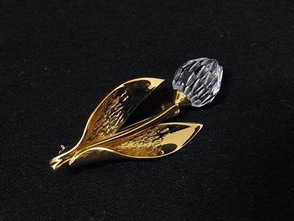 商品情報 ブランド名 SWAROVSKI スワロフスキー 状態ランク Bランク ライン カラーゴールド系×クリア 素材 サイズ(cm) W 約4.1cm　H 約1.7cm サイズ(inch) ポケット 付属品画像内にあるものが全てになります...