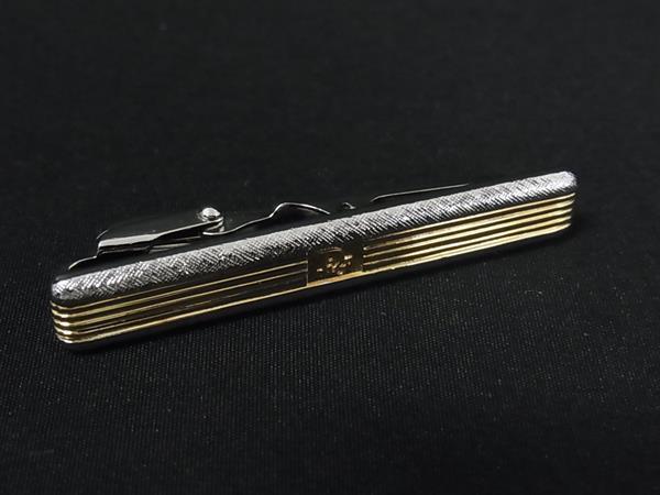 商品情報 ブランド名 ChristianDior ディオール 状態ランク Bランク ライン カラーシルバー系×ゴールド系 素材 サイズ 全長:約4.9cm幅:約0.8cm ポケット 付属品画像内にあるものが全てになります シリアル及び刻印 ...