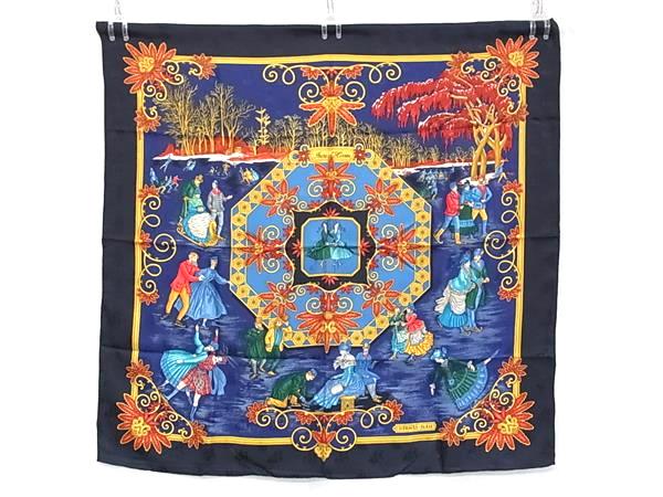 商品情報 ブランド名 HERMES エルメス 状態ランク SAランク(新品同様) ライン カラーネイビー系×マルチカラー 素材 シルク100% サイズ(cm) W 約90cm　H 約88.4cm サイズ(inch) W 約35.43inch...