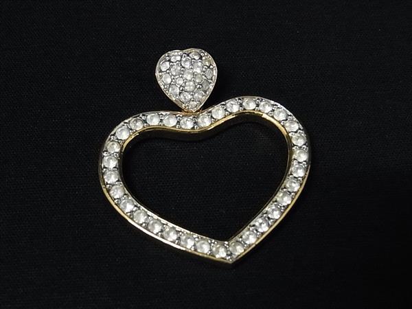 商品情報 ブランド名 SWAROVSKI スワロフスキー 状態ランク Aランク(美品) ライン カラーシルバー系×ゴールド系 素材 サイズ W 約3.8cm　H 約4.5cm ポケット 付属品画像内にあるものが全てになります シリアル及び刻...