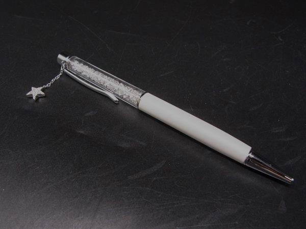 商品情報 ブランド名 SWAROVSKI スワロフスキー 状態ランク Aランク(美品) ライン カラーホワイト系×シルバー系 素材 サイズ 全長:約14.5cm ポケット 付属品画像内にあるものが全てになります シリアル及び刻印 状態使用感...