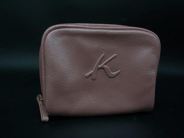 商品情報 ブランド名 Kitamura キタムラ 状態ランク Aランク(極美品) ライン カラーピンク系 素材 レザー サイズ(cm) W 約12cm　H 約9.5cm　D 約5.5cm サイズ(inch) ポケット中 ポケット×1 付属品...
