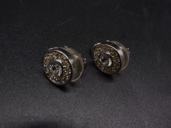 商品情報 ブランド名 SWAROVSKI スワロフスキー 状態ランク ABランク(美品) ライン カラーシルバー系 素材 サイズ W 約1cm　H 約1.5cm ポケット 付属品画像内にあるものが全てになります シリアル及び刻印 状態使用感...