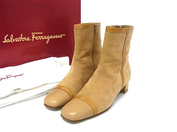 商品情報 ブランド名 Salvatore Ferragamo フェラガモ 状態ランク Bランク ライン カラーベージュ系 素材 スエード サイズ(cm) 表記サイズ:4 (日本サイズ 約21.5cm)実寸:アウトソール 約23cm　ヒールの...