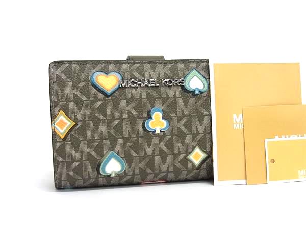 商品情報 ブランド名 MICHAEL KORS マイケルコース 状態ランク Sランク(未使用品) ライン カラーカーキ系 素材 PVC サイズ W 約13.5cm　H 約9cm　D 約2.5cm ポケット中 ポケット×3　札入れ×1　小銭入...