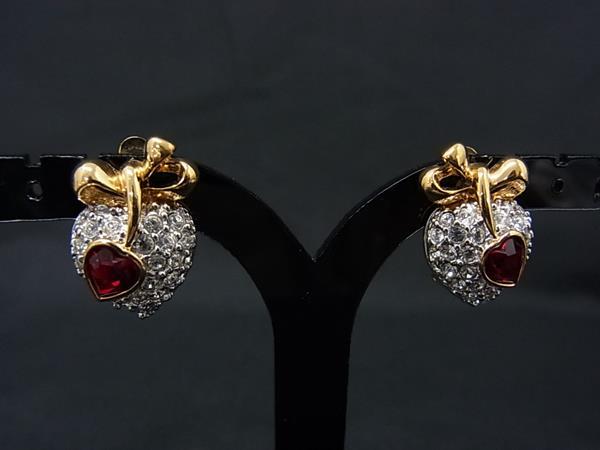 商品情報 ブランド名 SWAROVSKI スワロフスキー 状態ランク ABランク(美品) ライン カラーレッド系×シルバー系×ゴールド系 素材 サイズ(cm) W 約1.5cm　H 約1.7cm サイズ(inch) W 約0.59inch　...