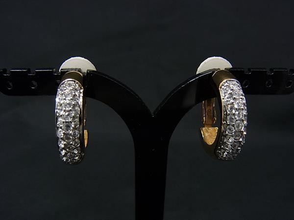 商品情報 ブランド名 SWAROVSKI スワロフスキー 状態ランク Aランク(美品) ライン カラーゴールド系 素材 サイズ(cm) W 約0.6cm　H 約2.2cm サイズ(inch) W 約0.24inch　H 約0.87inch ...