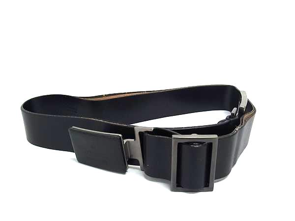 商品情報 ブランド名 GUCCI グッチ 状態ランク Bランク ライン カラーブラック系 素材 レザー サイズ 表記サイズ:65・26実寸:全長 約76cm　ウエスト 約72cm(最大、調節可能)　ベルト幅 約3cm ポケット 付属品画像内...