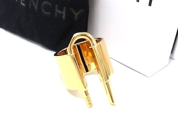 商品情報 ブランド名 GIVENCHY ジバンシィ 状態ランク Aランク(極美品) ライン カラーゴールド系 素材 サイズ(cm) 約19号 サイズ(inch) ポケット 付属品画像内にあるものが全てになります シリアル及び刻印 状態使用感...