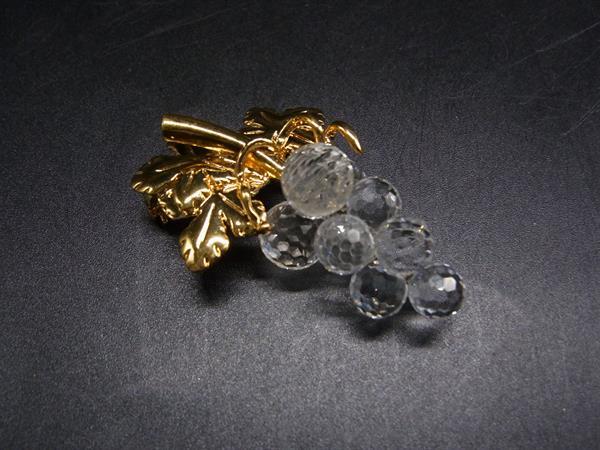 商品情報 ブランド名 SWAROVSKI スワロフスキー 状態ランク ABランク(美品) ライン カラーゴールド系×クリア 素材 サイズ W 約3cm　H 約5cm ポケット 付属品画像内にあるものが全てになります シリアル及び刻印 状態使...