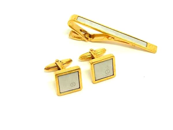 商品情報 ブランド名 dunhill ダンヒル 状態ランク Bランク ライン カラーゴールド系×シルバー系 素材 サイズ カフス　W 約1.4cm　H 約1.4cmタイクリップ　全長:約5.7cm　幅:約0.6cm ポケット 付属品画像内に...