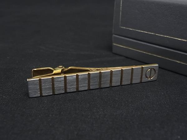 商品情報 ブランド名 dunhill ダンヒル 状態ランク Bランク ライン カラーシルバー系×ゴールド系 素材 サイズ(cm) 全長:約5.2cm サイズ(inch) 全長:約2.05inch ポケット 付属品画像内にあるものが全てになり...