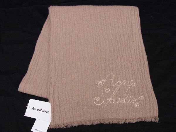 商品情報 ブランド名 Acne studios アクネステュディオス 状態ランク Sランク(未使用品) ライン カラーピンクベージュ系 素材 ウール98%×ナイロン2% サイズ 全長:約200cm　幅：約41cm ポケット 付属品画像内にあ...