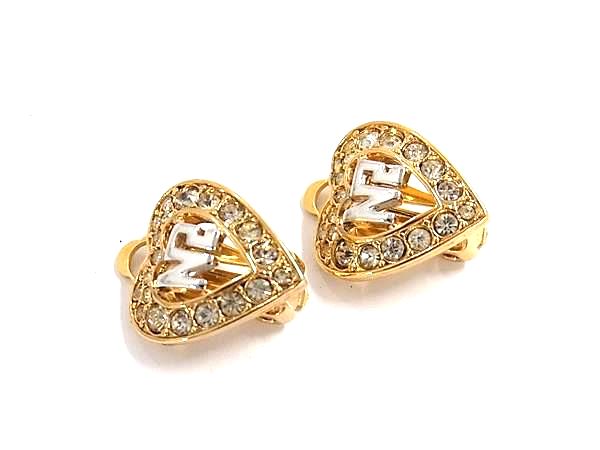 商品情報 ブランド名 NINA RICCI ニナリッチ 状態ランク ABランク(美品) ライン カラーゴールド系 素材 サイズ W 約1.6cm　H 約2cm ポケット 付属品画像内にあるものが全てになります シリアル及び刻印 状態使用感小...